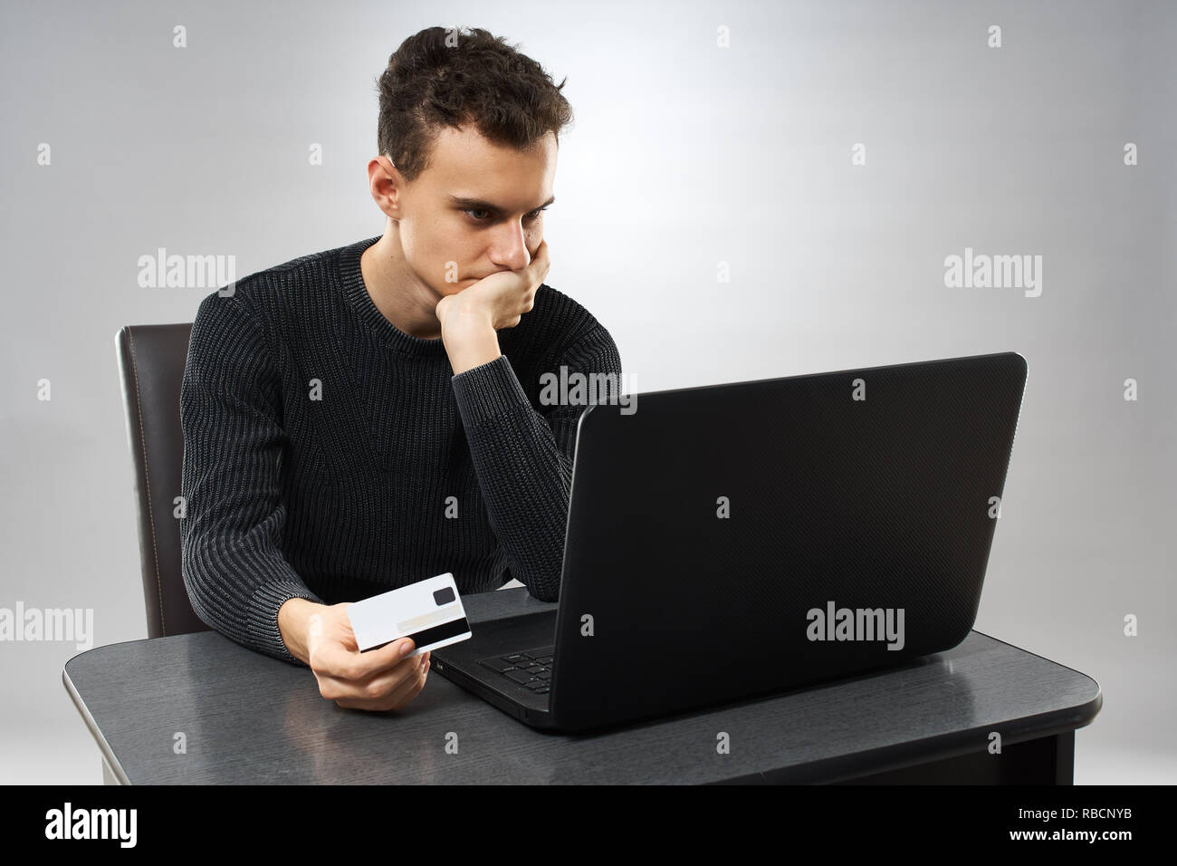 Online shopping teenager boy hi-res stock photography and images - Alamy