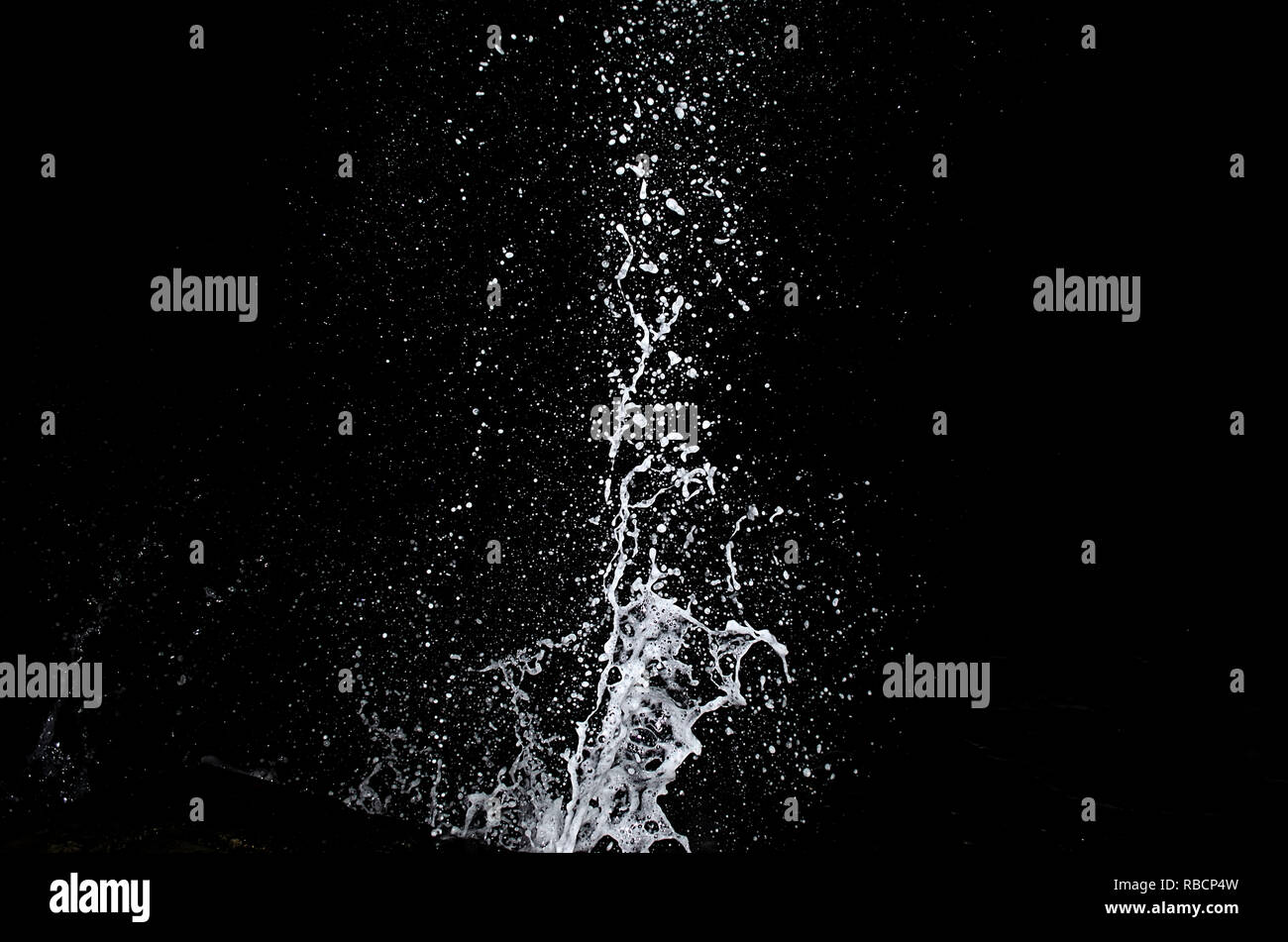 Wave splash night hi-res stock photography and images - Alamy