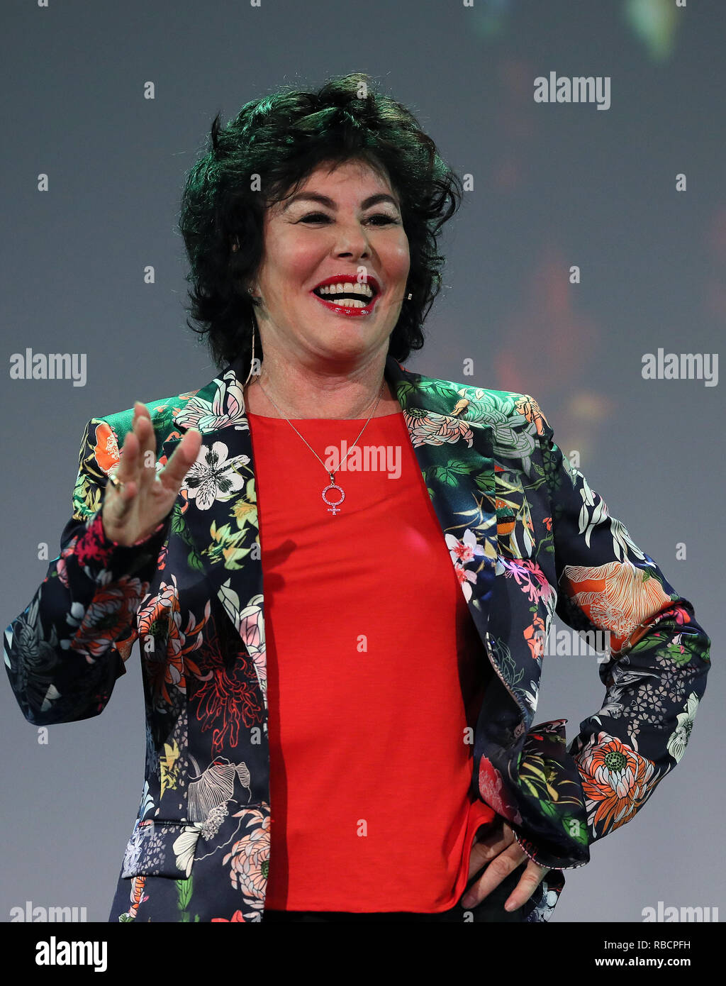 Ruby wax speaking at the pendulum summit hi-res stock photography and ...