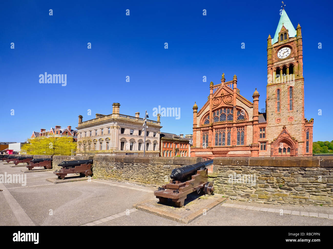 Row of cannons derry hi-res stock photography and images - Alamy