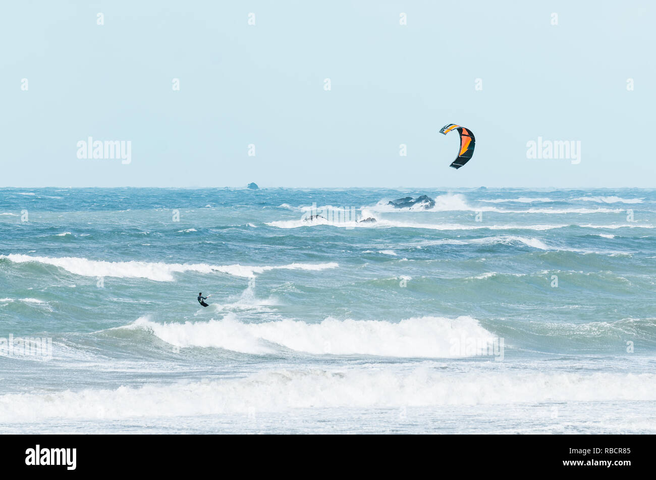 Splashy waves hi-res stock photography and images - Alamy