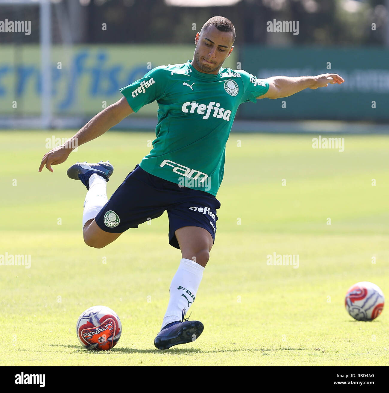 SÃO PAULO, SP - 09.01.2019: TREINO DO PALMEIRAS - The player Arthur ...