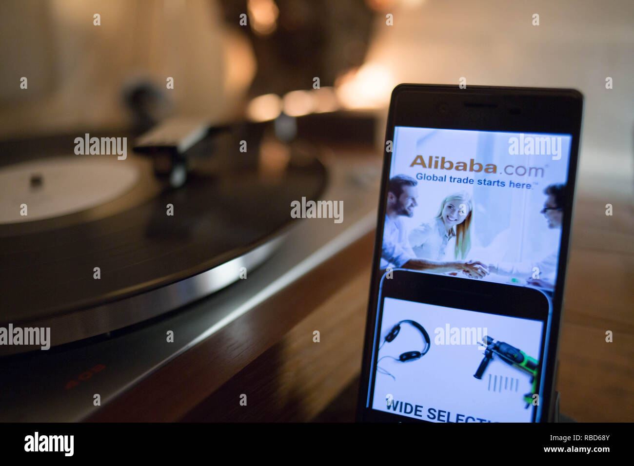 Alibaba apps hi-res stock photography and images - Alamy
