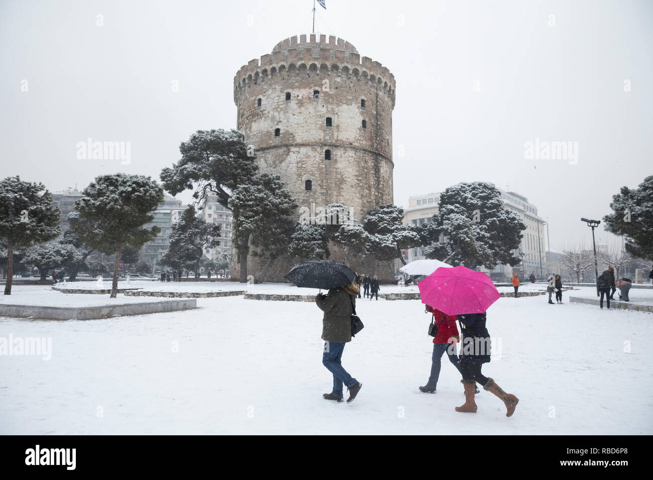 Thessaloniki, Greece. 09th Jan, 2019. People walk under the landmark of ...