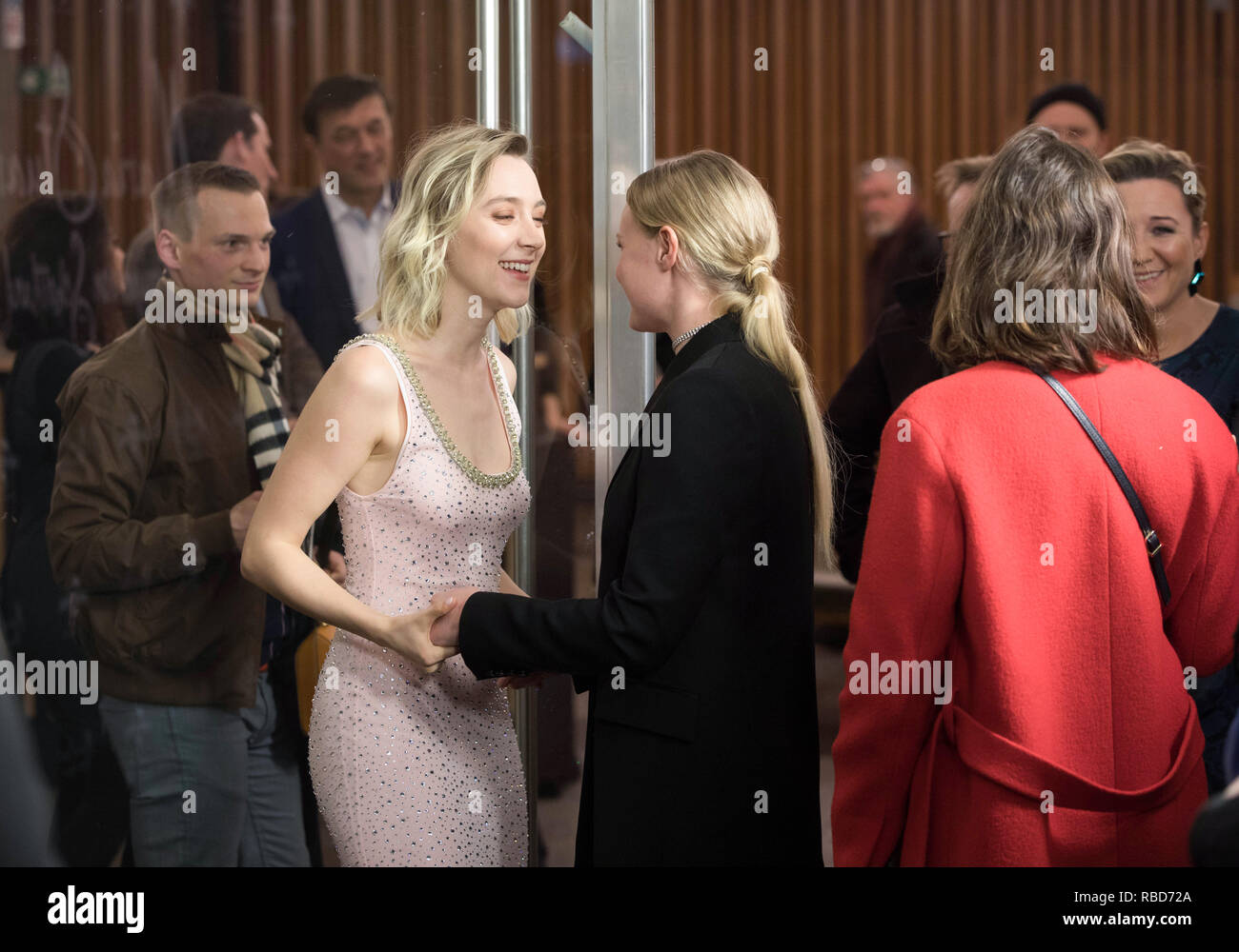 Berlin, Germany. 09th Jan, 2019. The actresses Saoirse Ronan (l) and ...