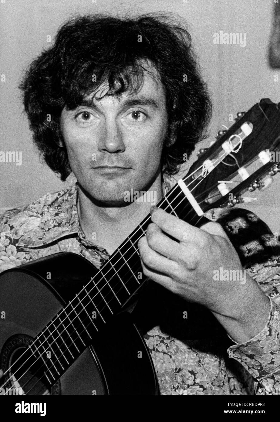 MARTIN BEST British singer lutenist active mainly in early music Stock ...