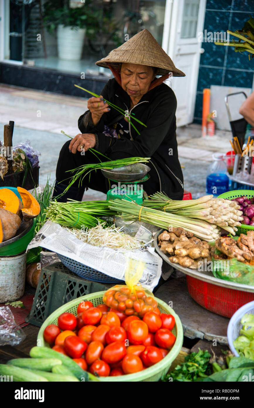 Vietnamese vegetable vendor at a street market in Saigon, Vietnam Stock ...