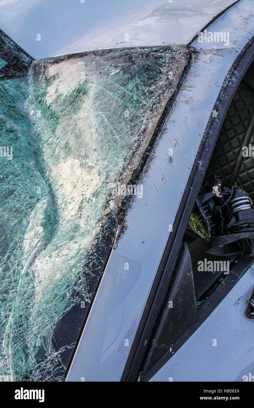 Damaged Car Roof Stock Photos & Damaged Car Roof Stock Images - Alamy