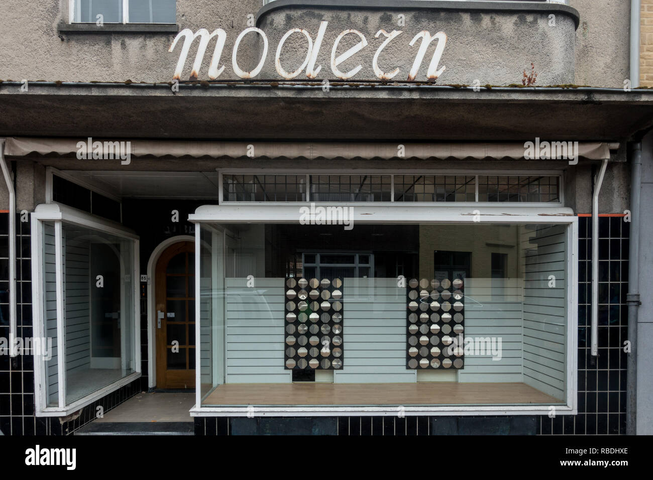 Empty store front hi-res stock photography and images - Alamy