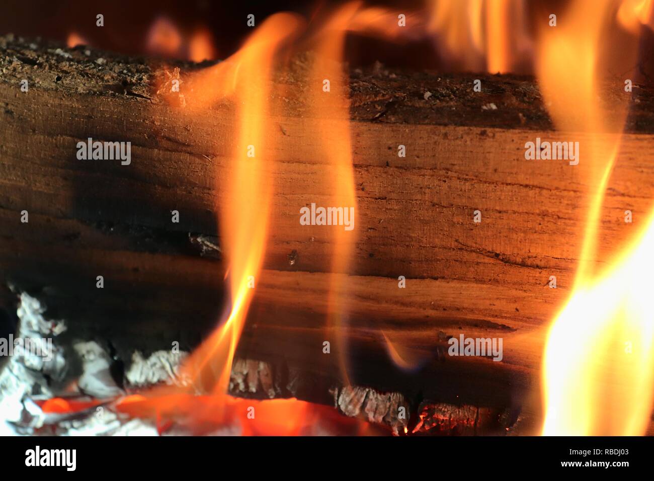 Cracking fire in fireplace hi-res stock photography and images - Alamy