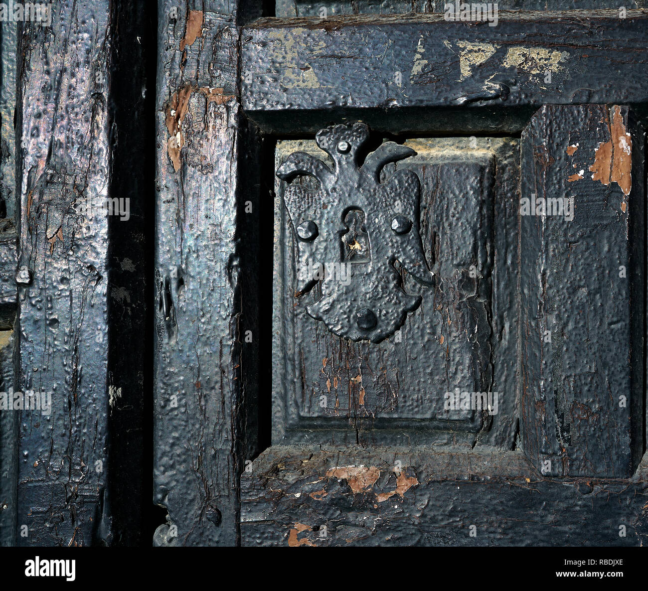 Old door and key hi-res stock photography and images - Alamy