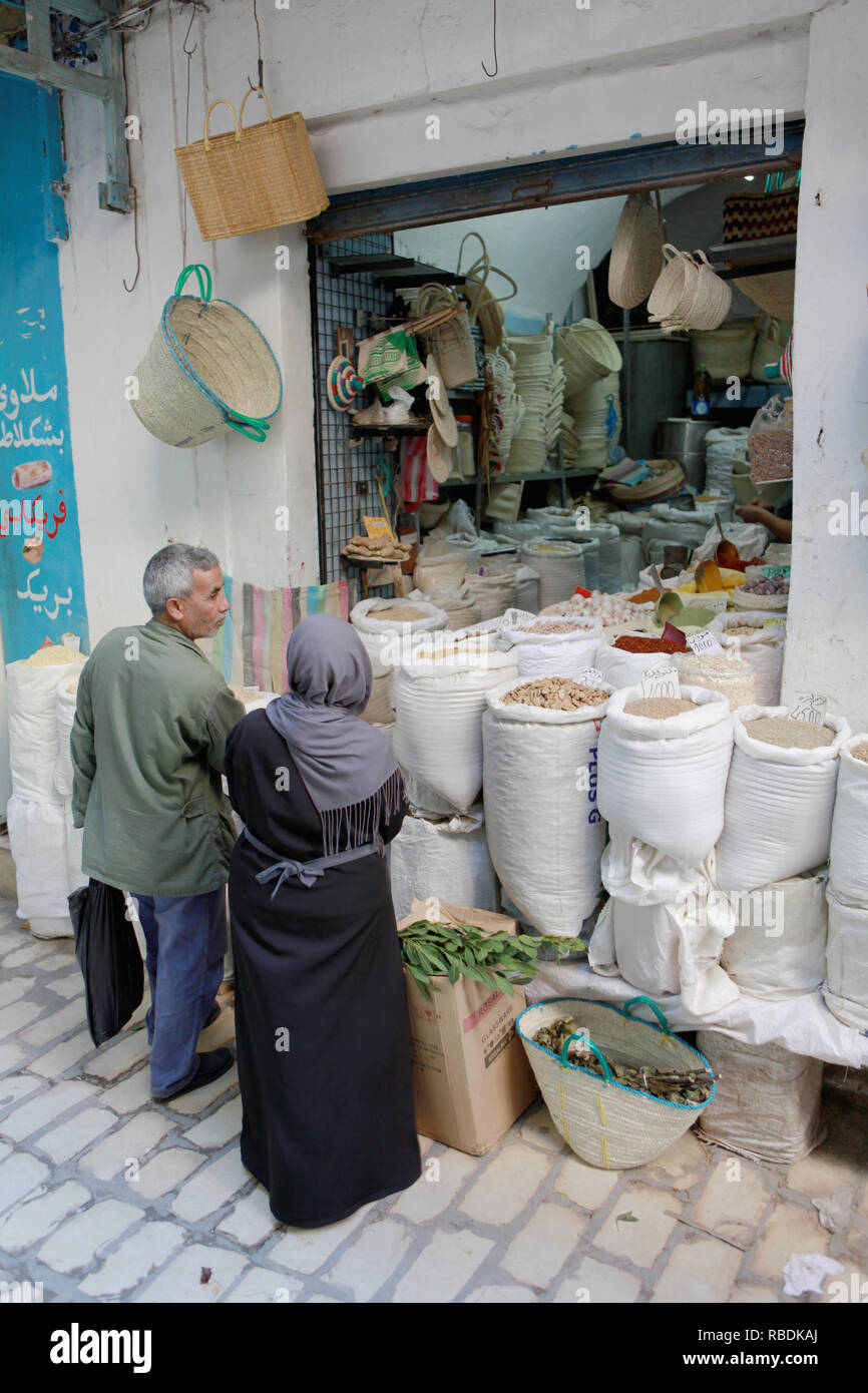 Shopping in Medina of Sousse Stock Photo - Alamy