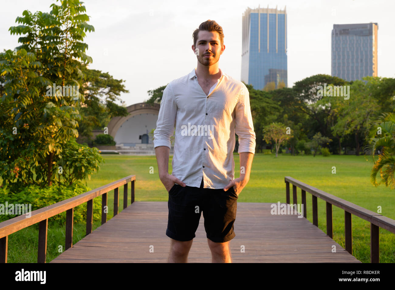 Man park hi-res stock photography and images - Alamy