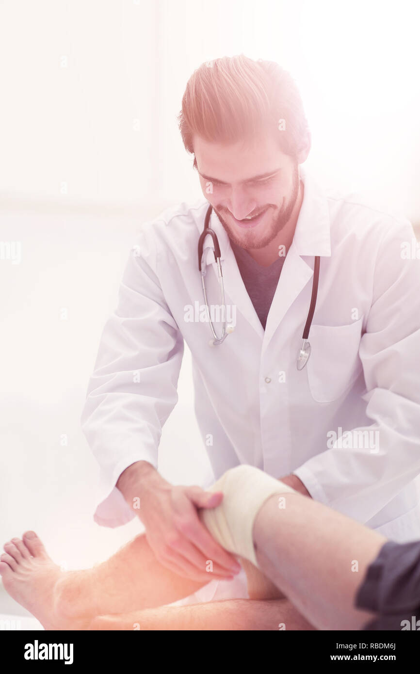 doctor treats the patient's leg.the concept of recovery Stock Photo - Alamy