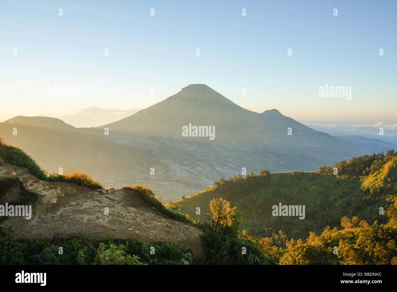 Landscape of Sindoro mountain from Sikunir Peak Dieng on sunrise Stock ...
