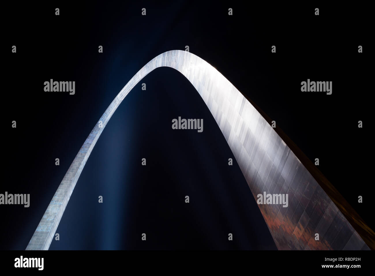 The Gateway Arch at night in St. Louis, Missouri Stock Photo - Alamy