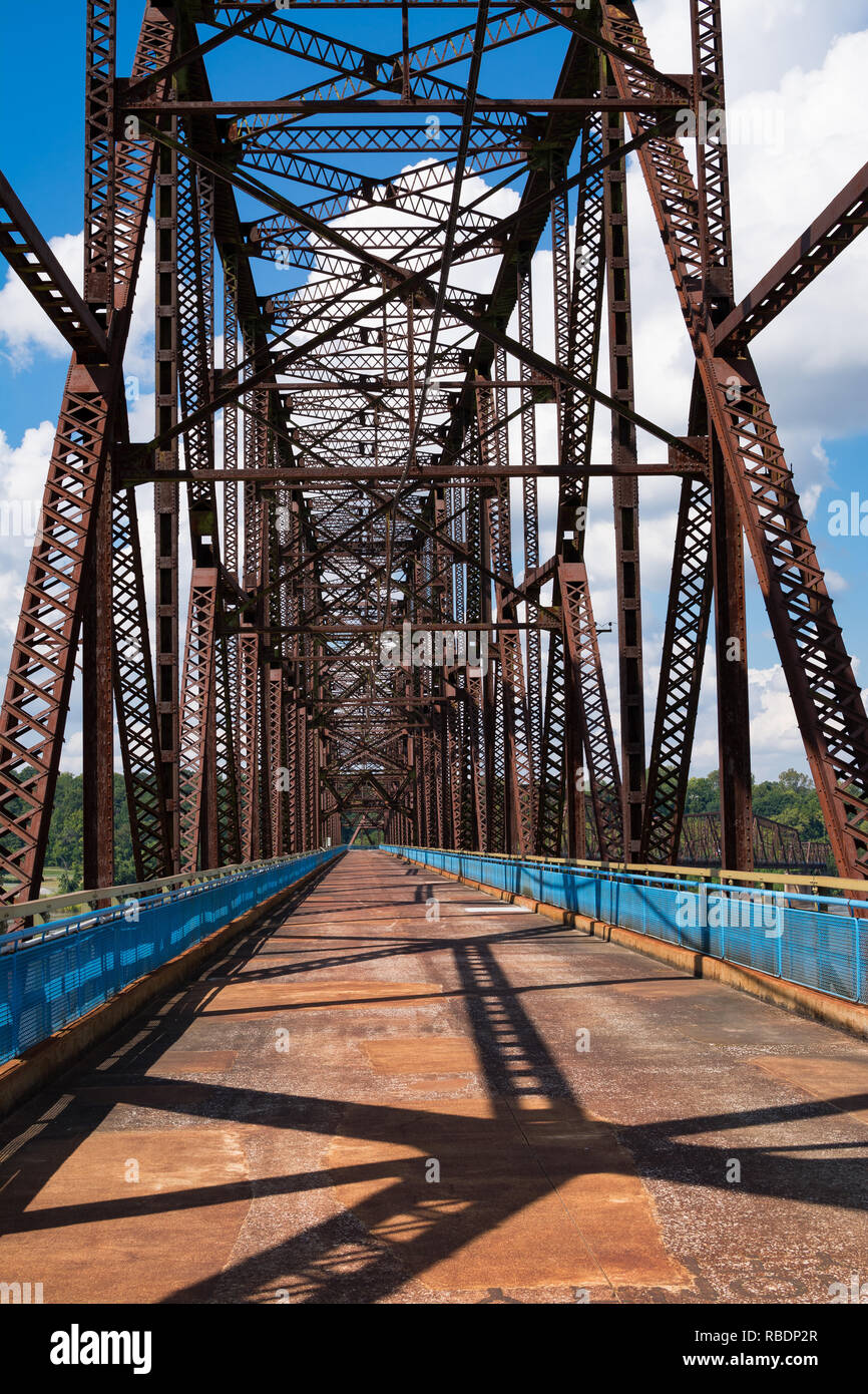 The Chain of Rocks Bridge on old Route 66 in Illinois/ Missouri, USA ...