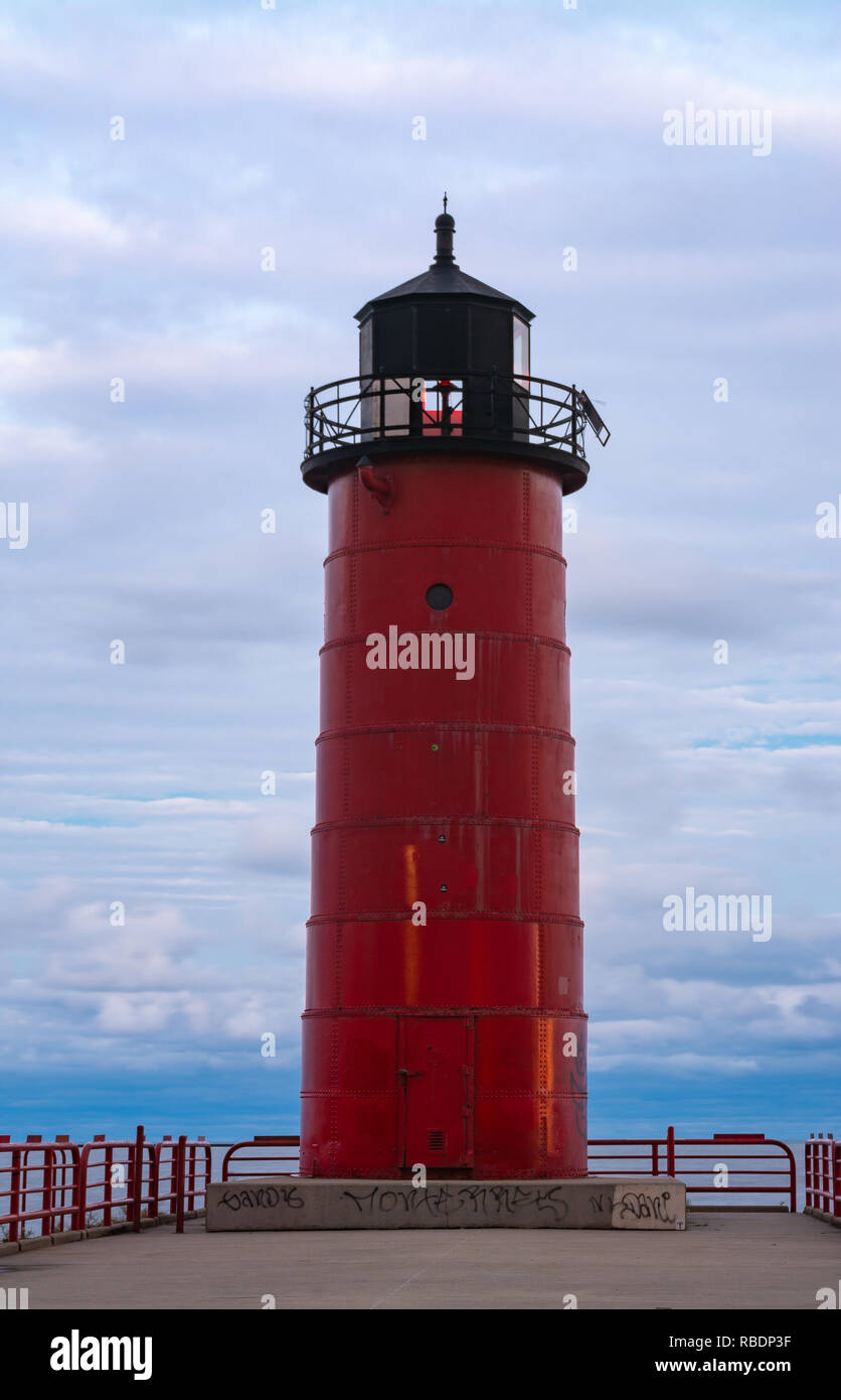 Milwaukee pier head lighthouse hi-res stock photography and images - Alamy