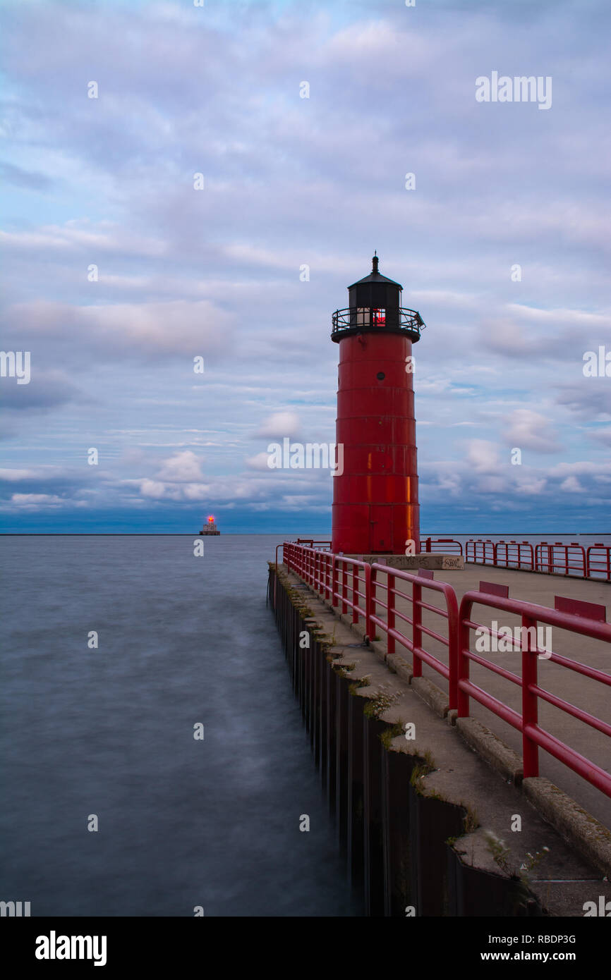 Milwaukee pier head lighthouse hi-res stock photography and images - Alamy