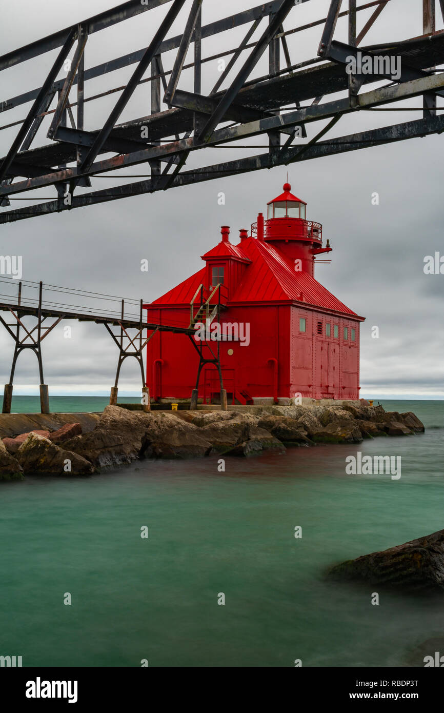 The "Sturgeon Bay Canal North Pierhead Lighthouse" in Sturgeon Bay ...