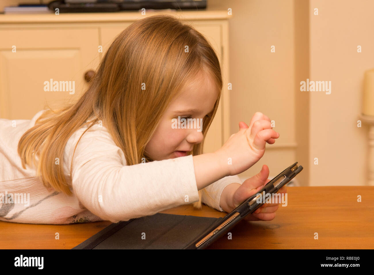 Ipad screen hi-res stock photography and images - Alamy