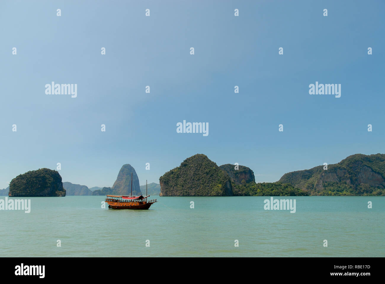 Andaman islands indian ocean boat hi-res stock photography and images ...
