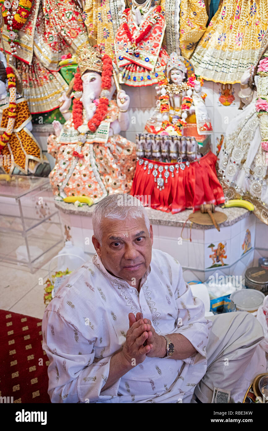 Sanatan hindu mandir hi-res stock photography and images - Alamy