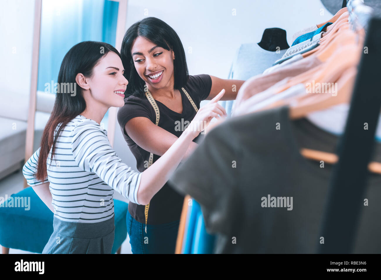 Shop assistant clothes helping hi-res stock photography and images - Alamy