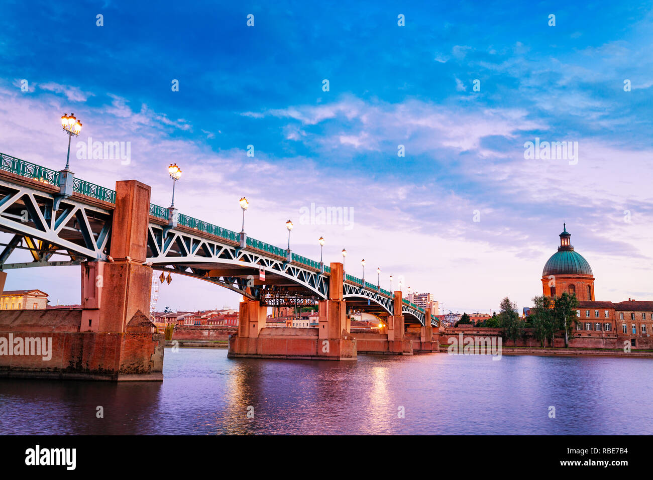 Brick grave bridge hi-res stock photography and images - Alamy