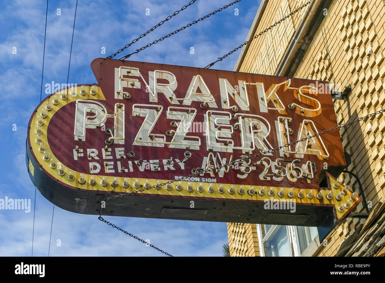 Neon sign for Frank's Pizzeria on the Northwest Side Stock Photo - Alamy