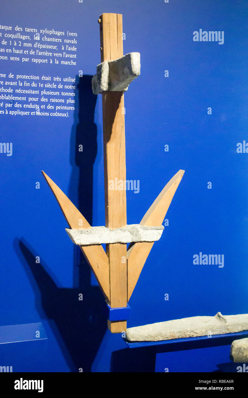 Musée des Docks Romains in Marseille : Roman anchor Stock Photo - Alamy