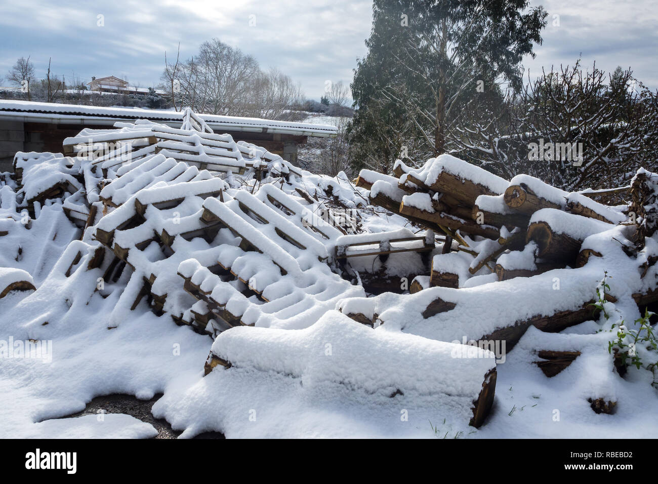 Wood and palets under the snow. Winterfield Stock Photo - Alamy