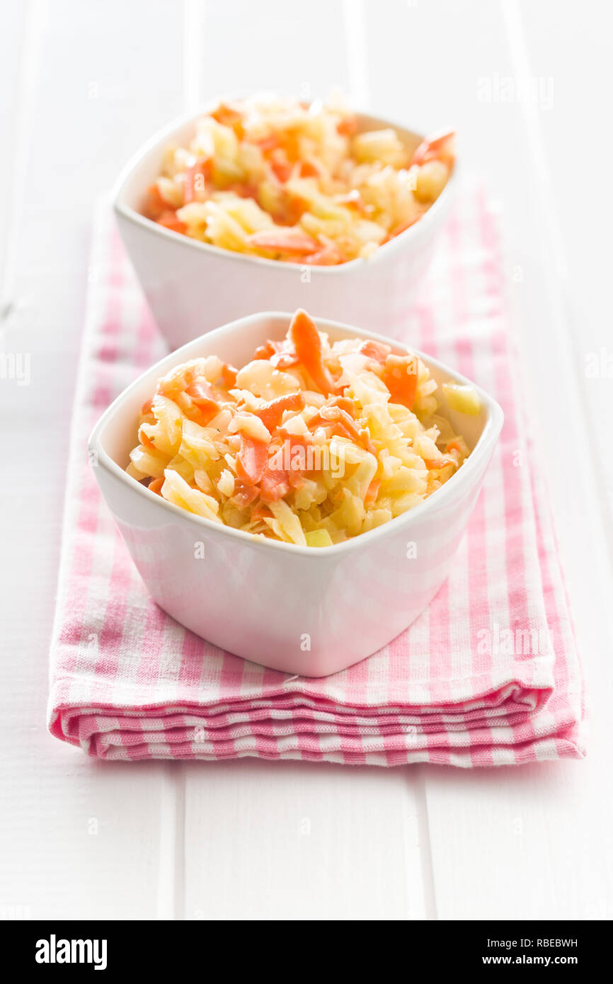 Bowl of coleslaw. Vegetable salad Stock Photo - Alamy