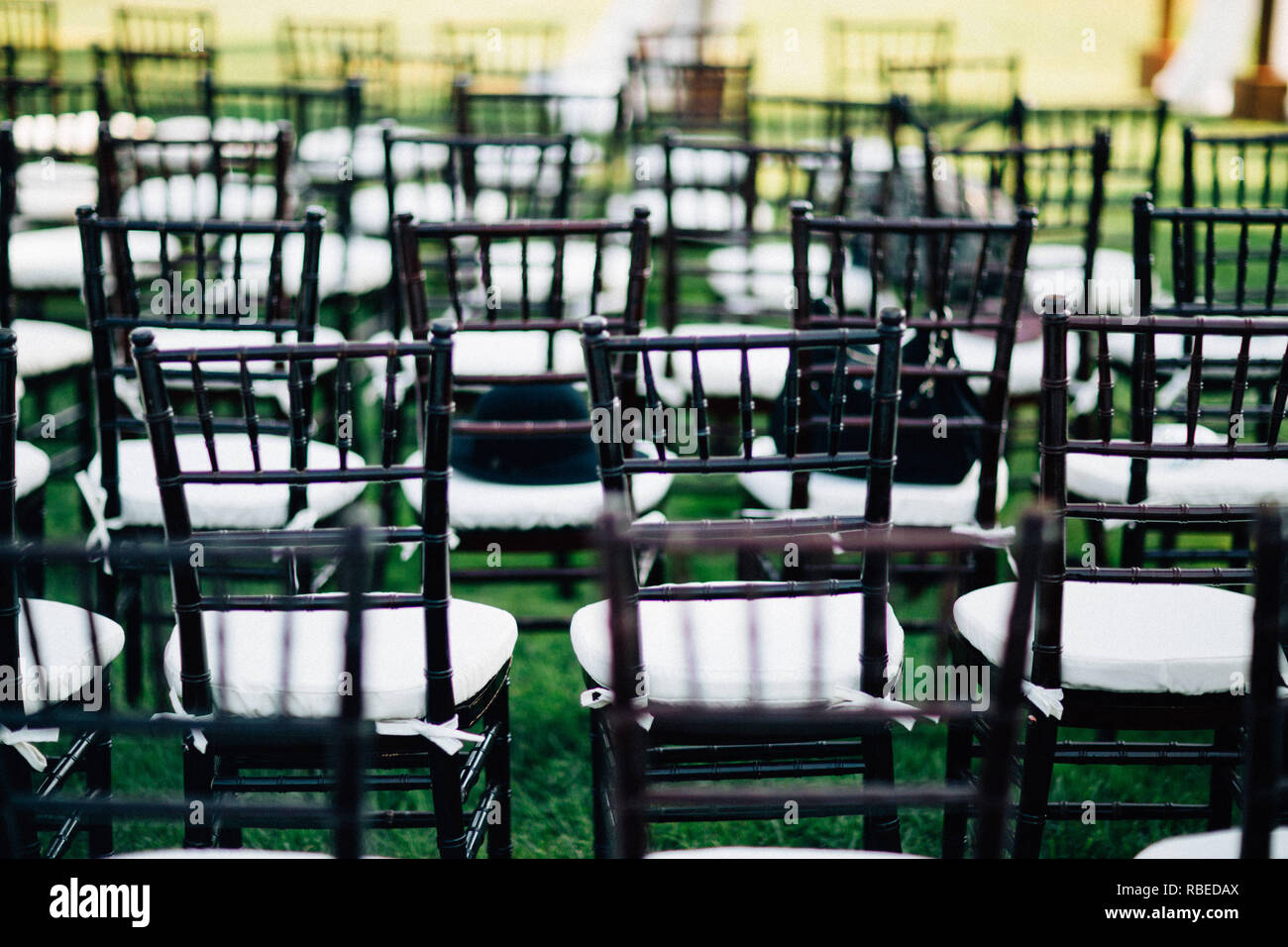 wedding chairs empty at ceremony Stock Photo - Alamy
