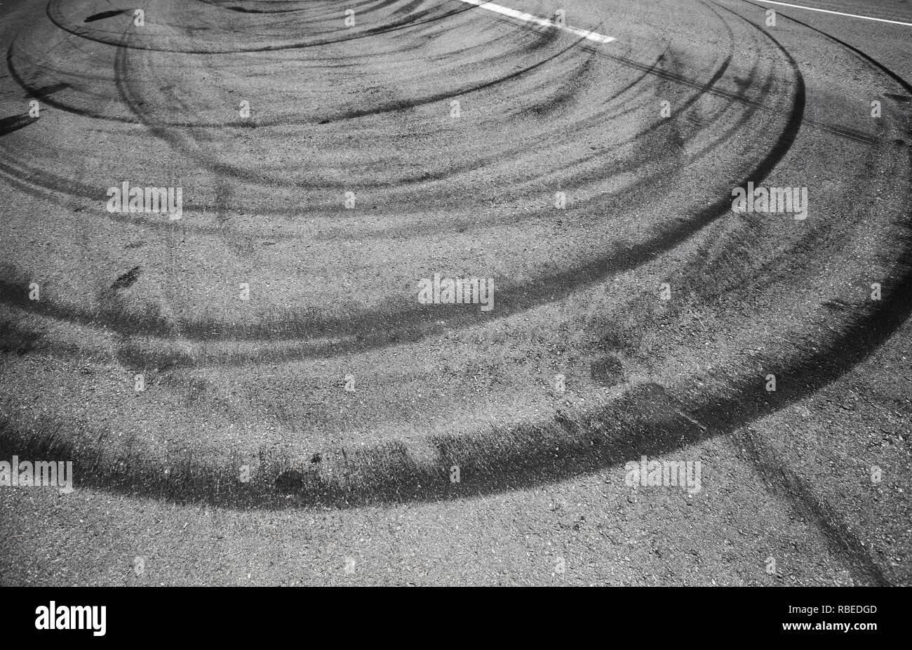 Car track marks hi-res stock photography and images - Alamy