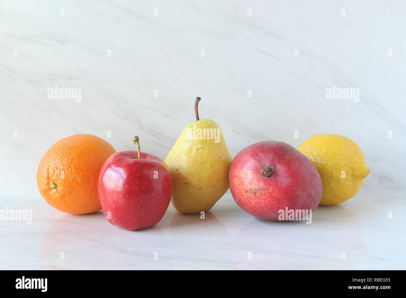 Fruits in a row hi-res stock photography and images - Alamy