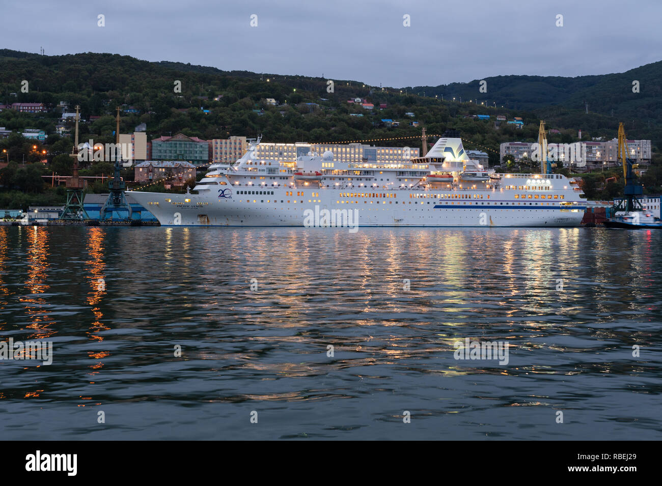 Picturesque night view of white Japanese cruise liner Pacific Venus ...