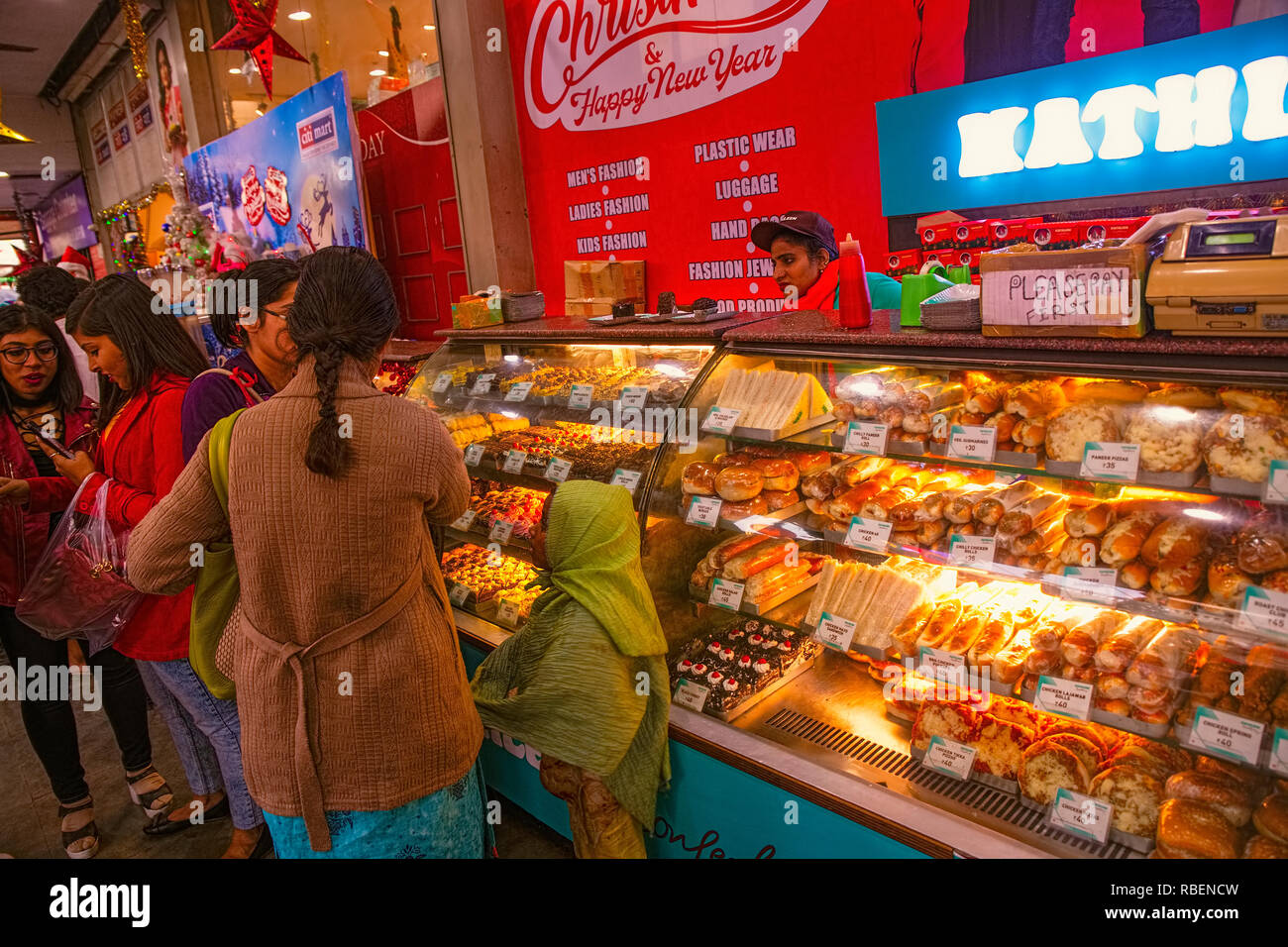 Bakery counter hi-res stock photography and images - Alamy