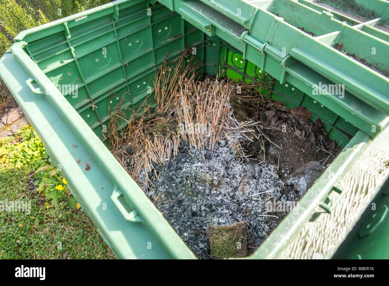 Composte bin hi-res stock photography and images - Alamy