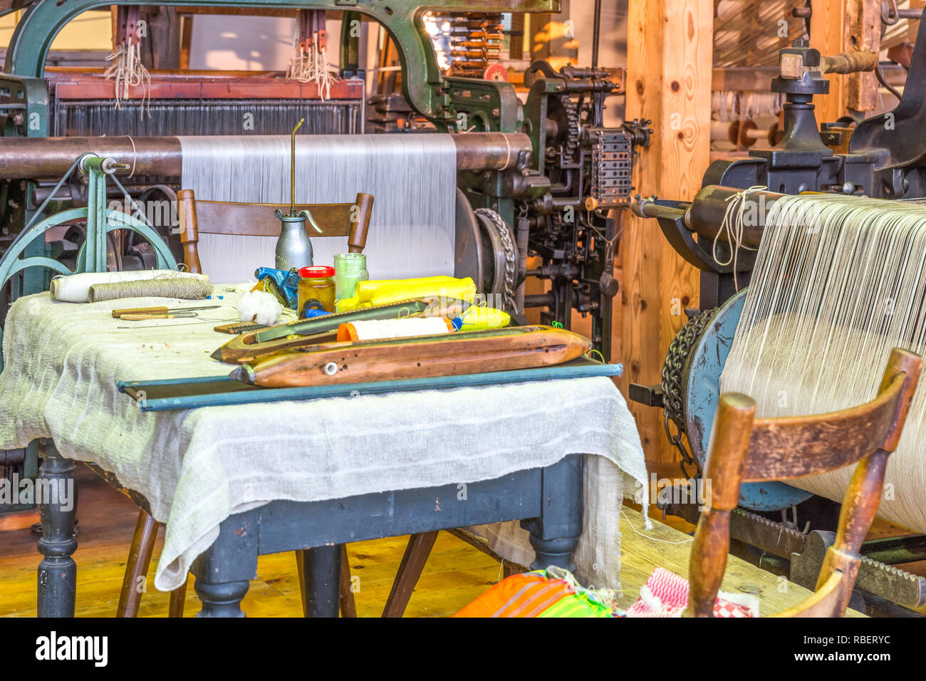 Carpet weaving machine hi-res stock photography and images - Alamy