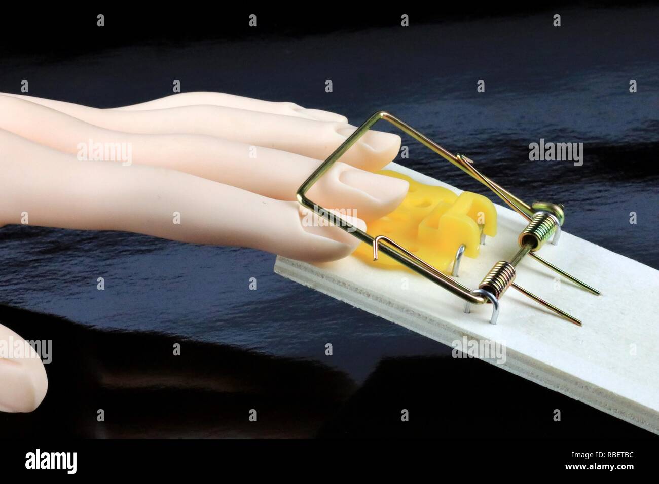 Human hand caught in a mouse trap Stock Photo - Alamy