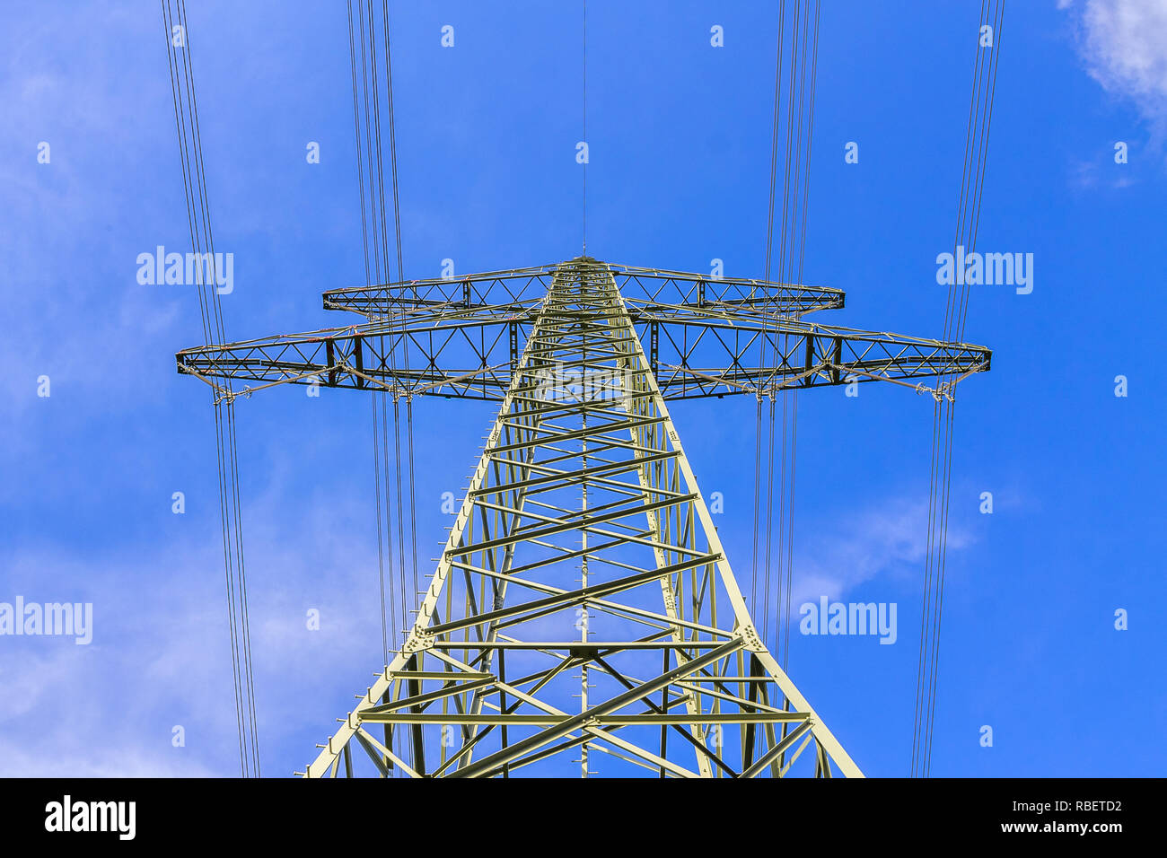 Electricity pylons e hi-res stock photography and images - Alamy