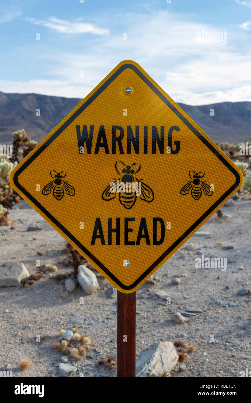 Warning sign bees hi-res stock photography and images - Alamy