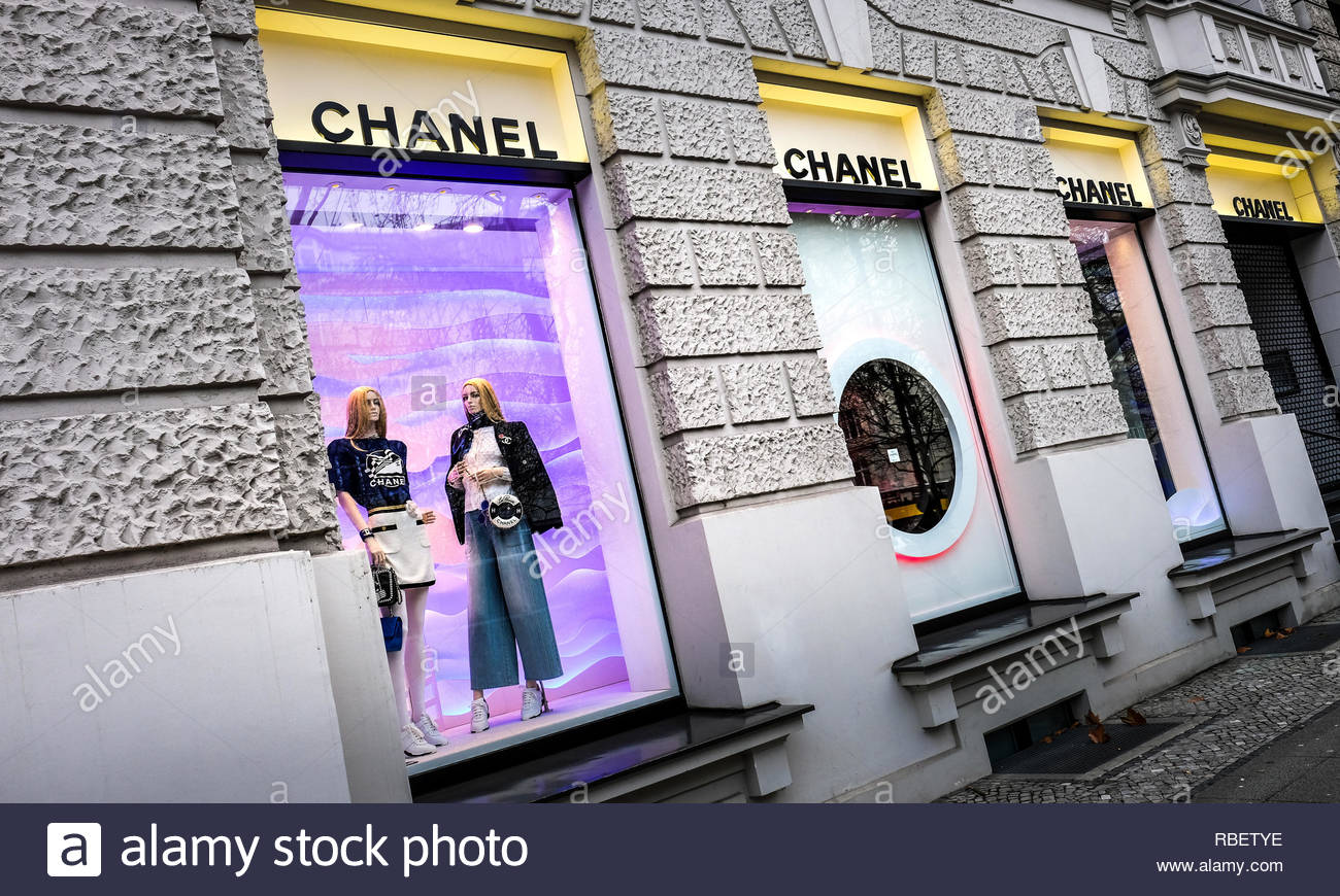 Chanel Retail Store Stock Photos & Chanel Retail Store Stock Images - Alamy