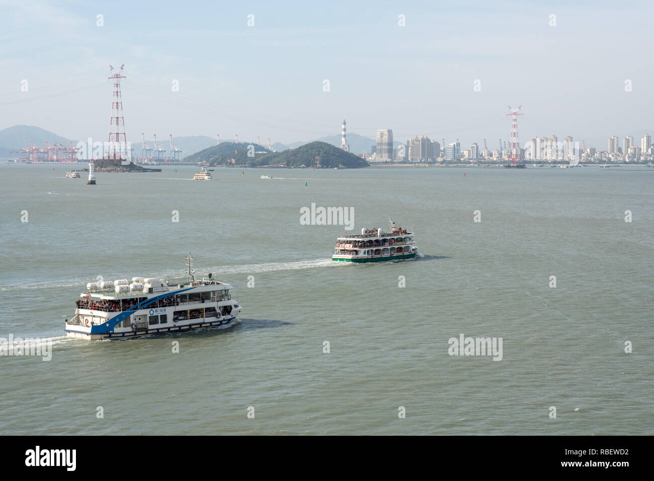 Chinese passenger ship hi-res stock photography and images - Alamy