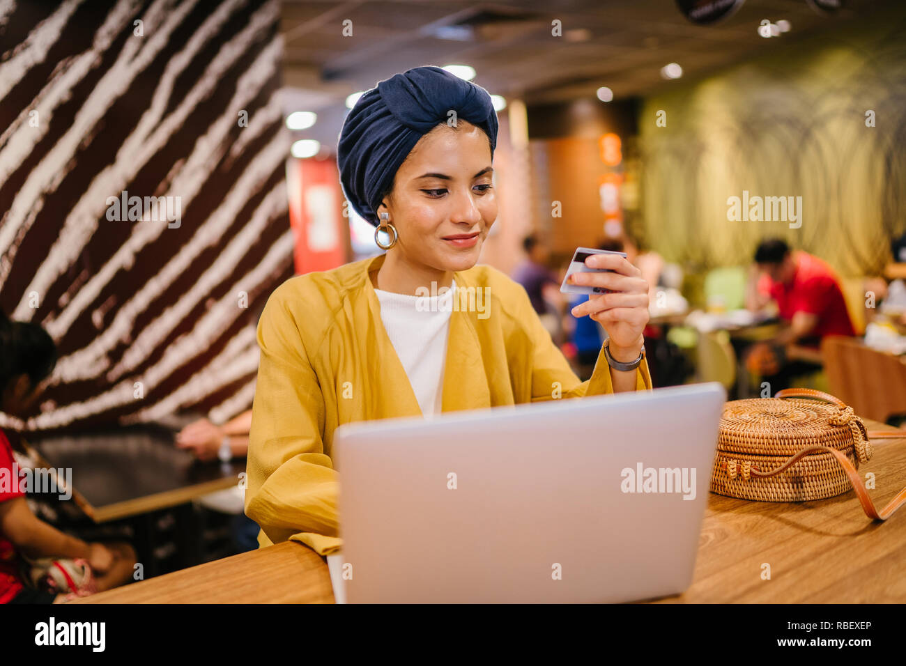 Malay malaysian muslim woman wearing hi-res stock photography and ...