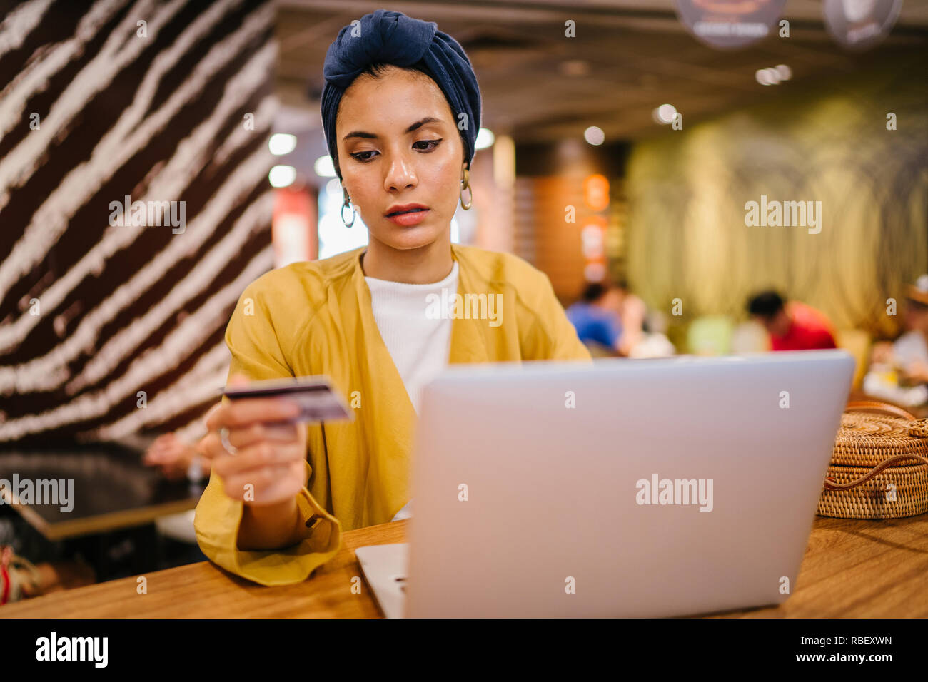 Malay malaysian muslim woman wearing hi-res stock photography and ...