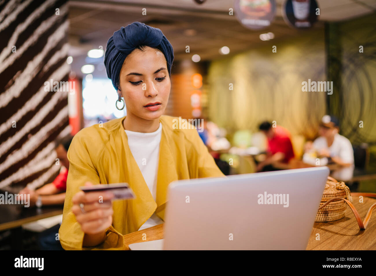 Malay malaysian muslim woman wearing hi-res stock photography and ...