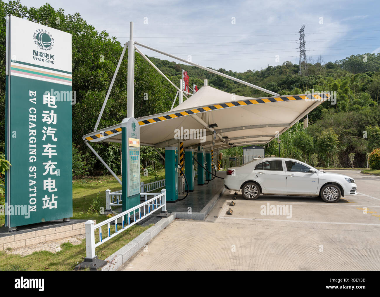 Roadside motorway service station High Resolution Stock Photography and ...