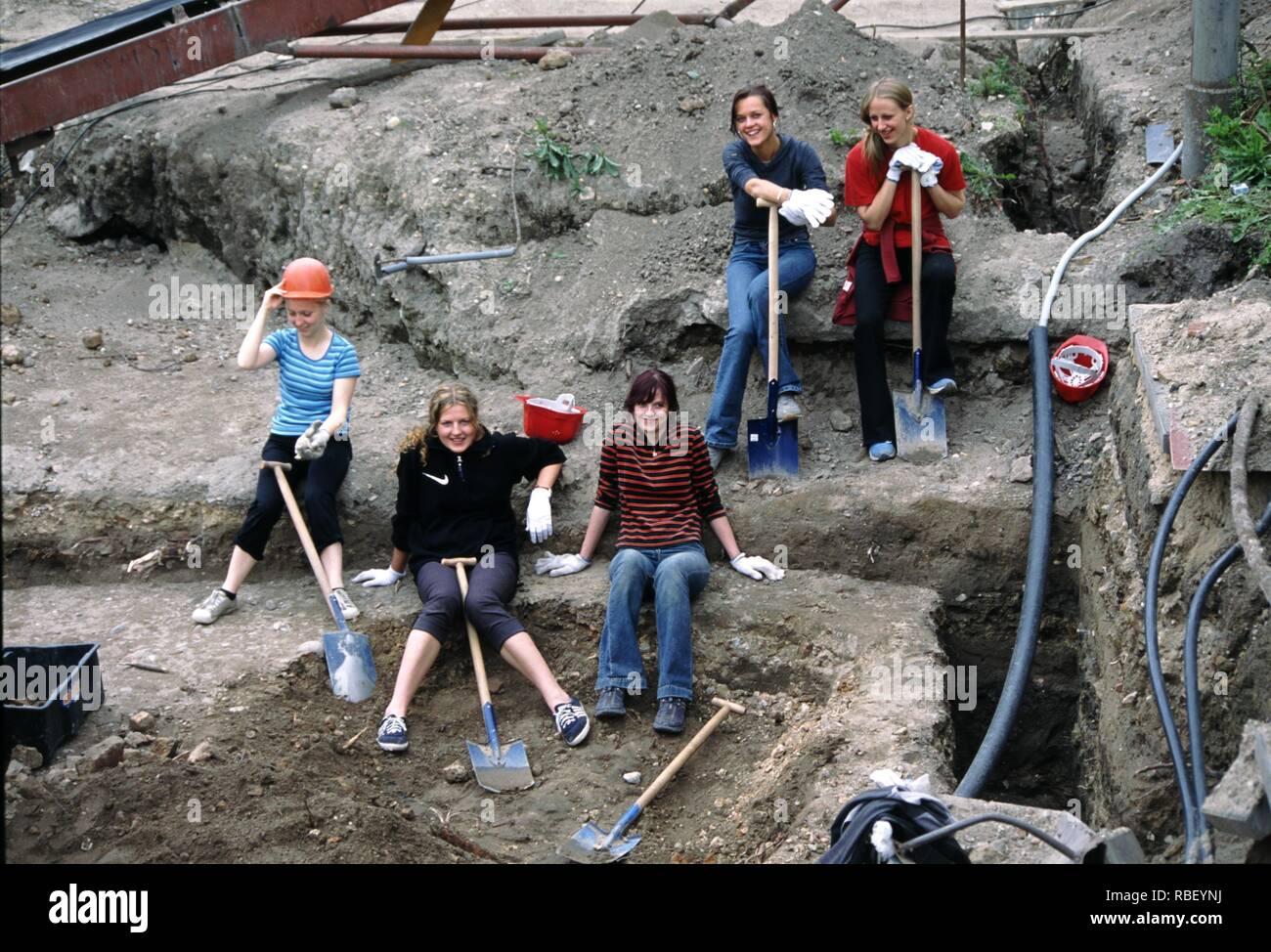 Dig sit hi-res stock photography and images - Alamy